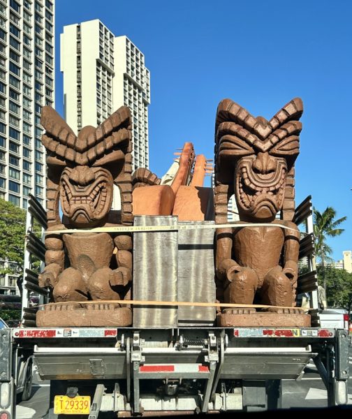 信号待ちで『Tiki（守り神）』に遭遇 – のんびりハワイ暮らし